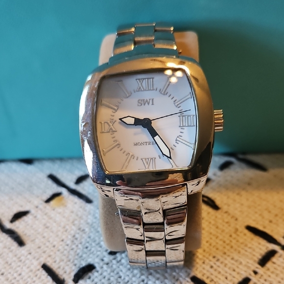 SWI | Accessories | Vintage Swi Montreux Mens White And Silver Watch ...